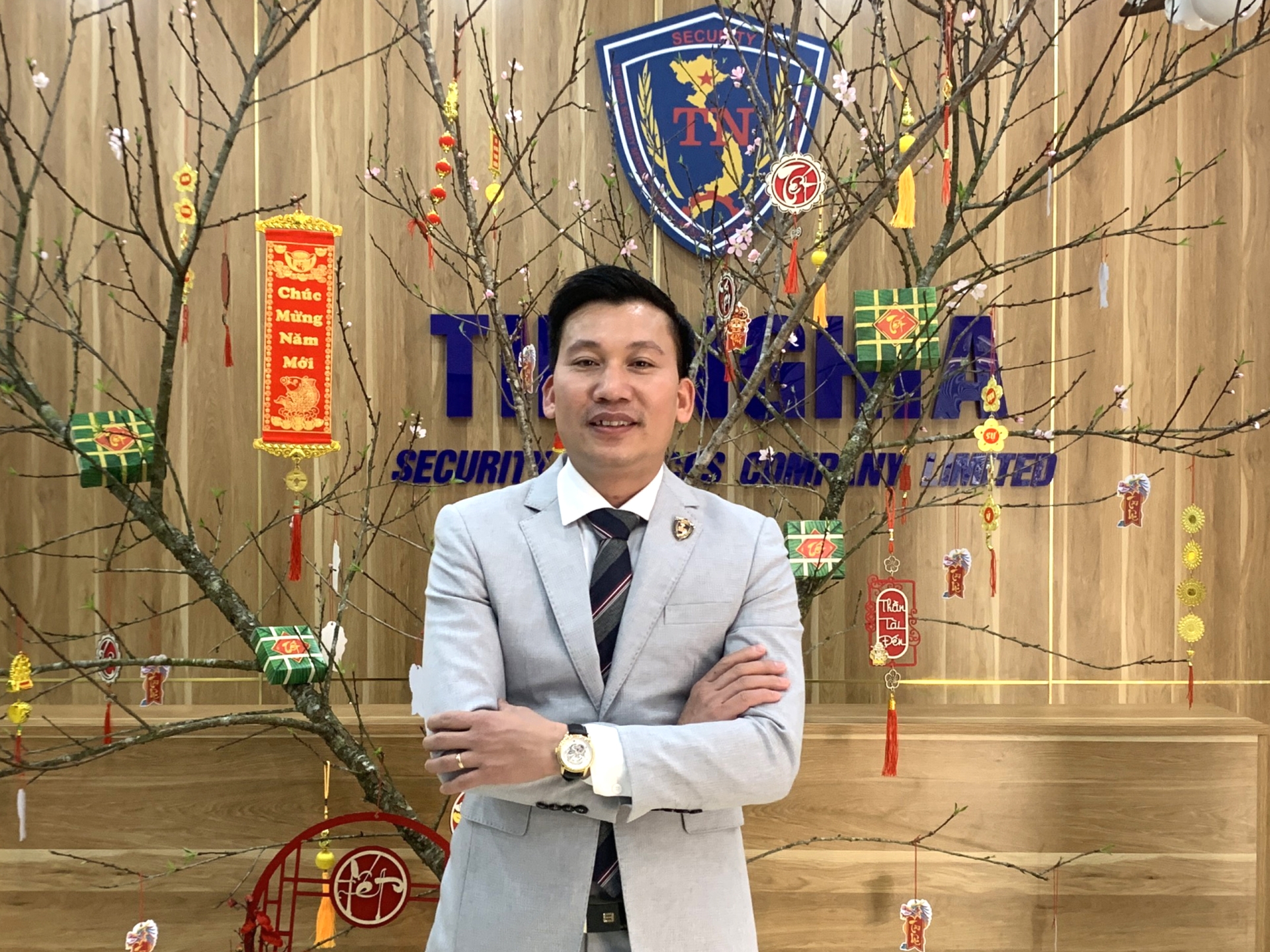 ThẠc SĨ LÊ Minh ThỰc TỔng GiÁm ĐỐc CÔng Ty Tnhh Dv BẢo VỆ TÍn NghĨa ChÚc TẾt Cbnv CÔng Ty